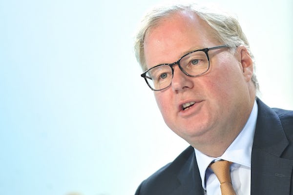 Aegon-topman Lard Friese met 1,25 miljoen euro gecompenseerd voor ...