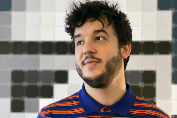 Techjournalist Daniël Verlaan op AMdag 2023. 'Niet paranoïde, wel ...